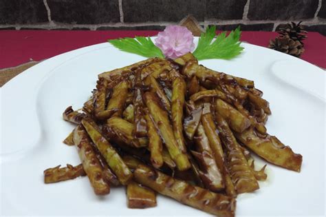 仅一种食材成就的历史名菜 油焖春笋