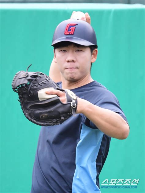 강백호처럼 나도 포수다 최근 불붙은 방망이 롯데 이정훈 포지션 경쟁 포수까지 훈련 재개 부산현장