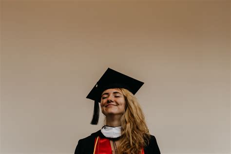 なぜ卒業式で四角い帽子をかぶるのか？｜national Geographic アンドラ