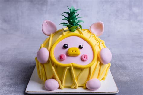 菠萝猪立体蛋糕 饮食制作 食品餐饮 摄影素材 汇图网www huitu