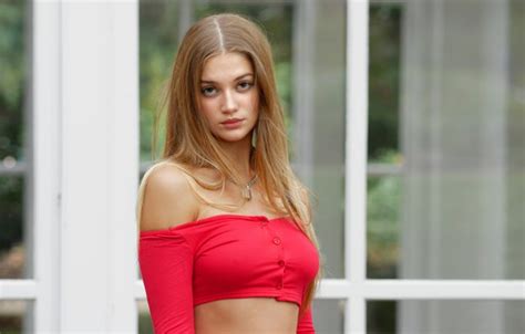 Скачать обои взгляд волосы боке Sophie раздел девушки в разрешении