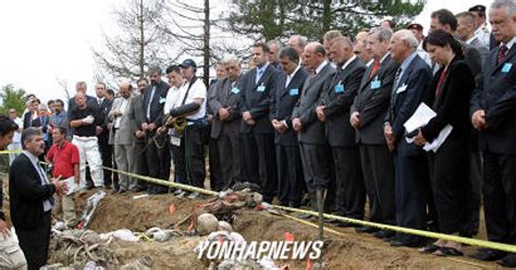보스니아전쟁 회교계집단학살매장터