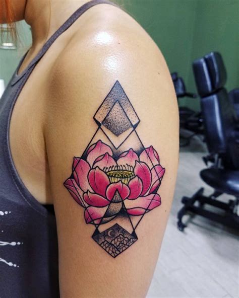 El tatuaje de flor cómo escoger el diseño y cuál es su significado