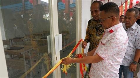 Muhammad Umar Ali Resmikan Sd Negeri Unggulan 10 Morotai