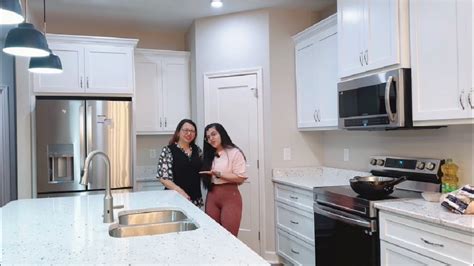 ရှင်တို့ကို ကျွန်မအမေနဲ့ မိတ်ဆက်ပေးမလို့ 😚 ️ Youtube