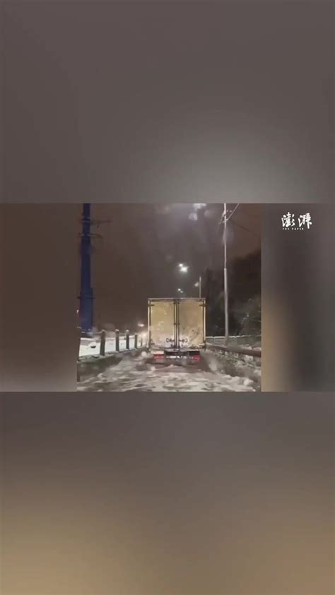 由于持续降雨俄罗斯莫斯科郊区一地下通道被淹 凤凰网视频 凤凰网