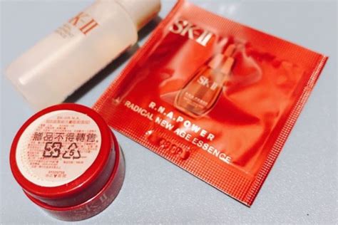 連假輕旅行5個美妝保養品打包守則：化妝水用最大罐、必備小瓶分裝美容油、勿忘氣墊粉餅、唇膏選最紅打造出遊完美氣色不費力！