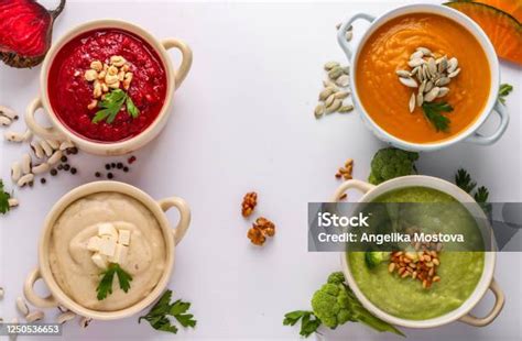 다채로운 야채 크림 수프의 다양성 브로콜리 사탕무 흰 콩과 호박 건강한 식사 개념 복사 공간 수평 방향 양념류에 대한 스톡 사진 및 기타 이미지 Istock