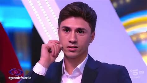 Grande Fratello Perla In Lacrime Per Alessio La Reazione Di Mirko