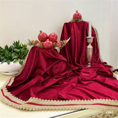 خرید و قیمت رومیزی یلدایی و سفره هفت سین مخمل زرشکی اناری مناسب چیدمان