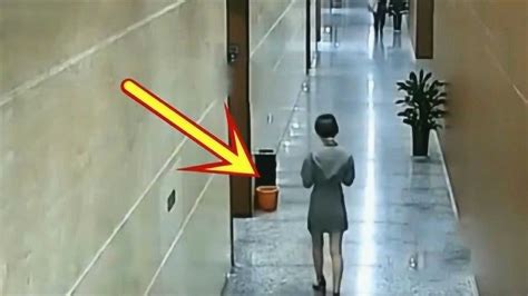 女子独自上厕所，不料被一“猥琐男”盯上，监控拍下无助过程！高清1080p在线观看平台腾讯视频