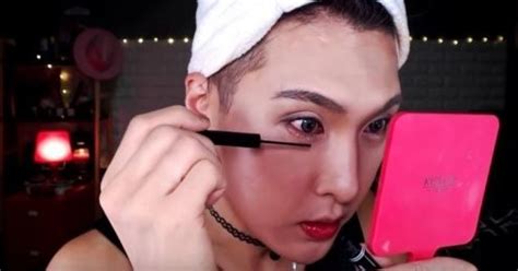 화장하는 남자 김기수 커밍아웃보다 험한 길