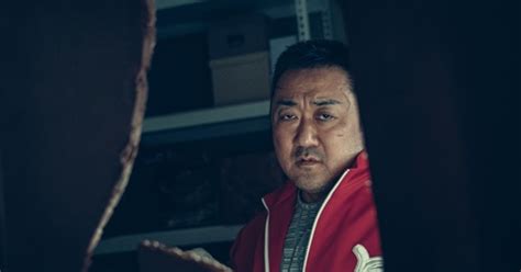 쓰러지는 마동석 관객이 원할까…거룩한 밤이 완성한 다크 히어로 [엑s 인터뷰①]