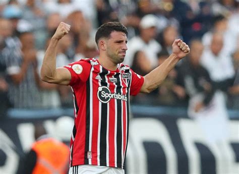 SPNet Calleri está a nove gols de entrar para o top 3 de artilheiros