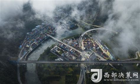 宁强县铁锁关：路伴集镇诗意浓西部决策网国家一类新闻网站