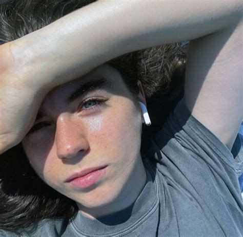 Sarah Desjardins Nude Photos And Leaked Porn