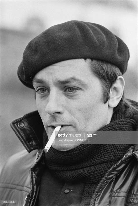 News Photo Alain Delon Sur Le Plateau Du Film Doucement Les