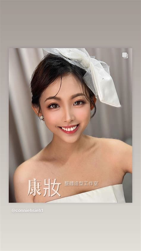 雖然只是要去結婚登記美女還是請康妮幫忙打造美美的造型 因為沒有拍過婚紗所以想留下美好回憶 今天的攝影師拍得很過癮親朋好友一起留下的