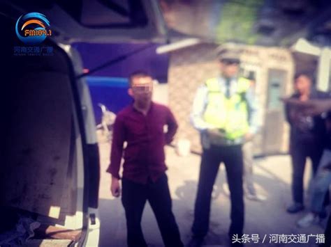 鄭州一麵包車私拉液化氣罐上路，一大隊民警及時查處消隱患 每日頭條