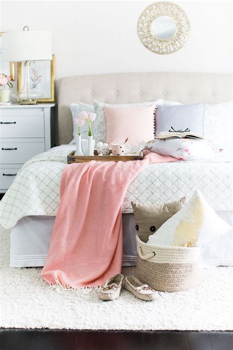 Perfect Spring Bedroom Decorating Ideas 47 Homyhomee