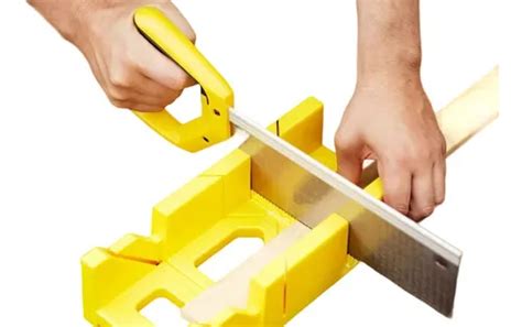 Serrucho De Costilla Con Ingletadora 12 Pulgadas Crowman Cuotas sin interés