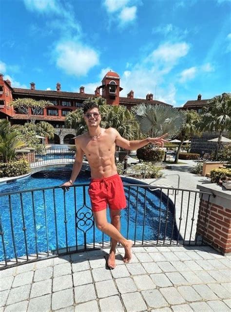 Esteban Castillos Feet