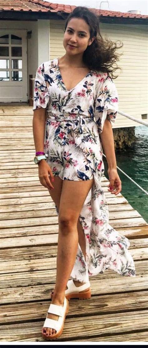 9 Hot Sexy Katherine Escobar Farfan Bikini Pics