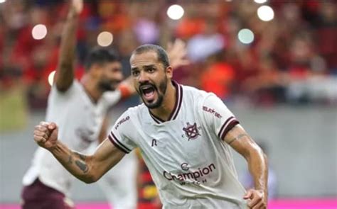 Ex artilheiro do Cruzeiro Anselmo Ramon é peça chave no CRB