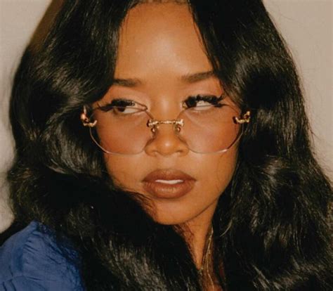 Singer Her Giving Back And Finding My Inner Princess People Us