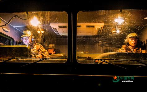 夜间，海拔4000余米，看远火、榴炮集群怒吼 中国军网