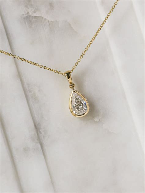 101 Carat Natural Pear Brilliant Diamond Necklace In 18k Yellow Gold