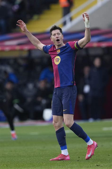 Lewandowski Negocia A última Hora Con Dos Ofertas Para Salir Del Barça