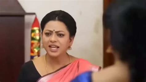 கோபியை கழுத்தை பிடித்து வெளியே தள்ளிய எழில் ராதிகாவின் ஆட்டம்