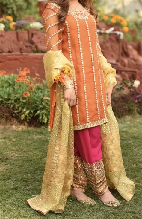 Pin By Sjda On Mayoun Mehndi Fancy Dresses Stylish Red Dress