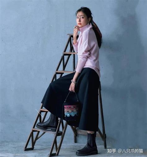 脱掉运动鞋吧！春节过后流行穿 春季靴”，时髦高级，谁见谁夸 知乎