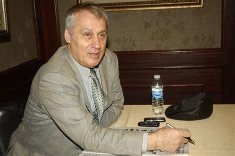 Протестиращите се разделиха на три