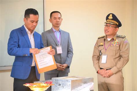 លោកអភិសន្តិបណ្ឌិត ស សុខា អញ្ជើញជាអធិបតី កាត់កញ្ចប់វិញ្ញាសាប្រឡងប្រជែង