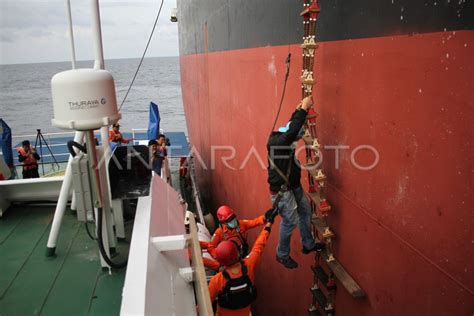 EVAKUASI MEDIS KRU KAPAL KARGO JEPANG ANTARA Foto