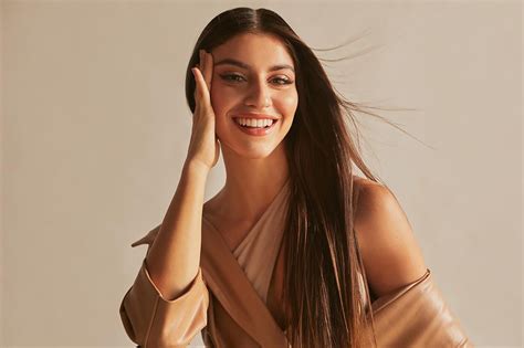Saiba Quem é Isabela Souza Primeira Protagonista Brasileira Da Disney