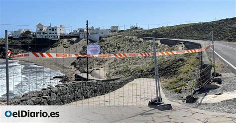 A Landslide Forces To Limit Access To One Of The Beaches Of El Porís