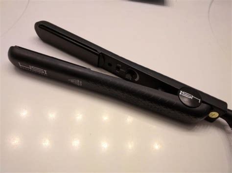 This 39 Flat Iron Straightens And Curls Different Types Of Hair Like A
