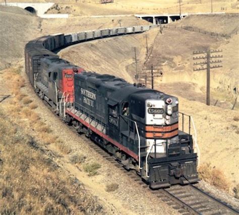 Sp Emd Gp9 5663 Train Pictures Railroad Photography Railroad Photos
