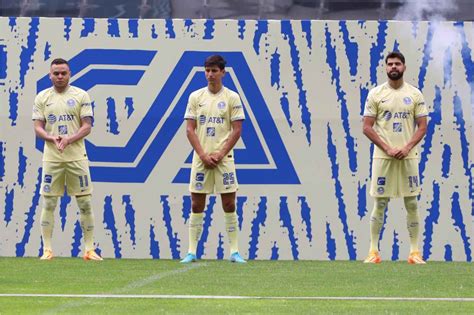 Miles Acudieron Temprano Para Ver A Los Nuevos Refuerzos Del América