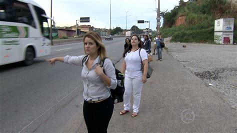Passageiros Reclamam De Condições Precárias De Pontos De ônibus Em Bh