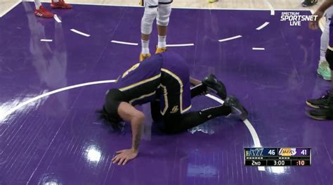 Video Anthony Davis Goes Down With Gruesome Ankle Injury Vs Jazz