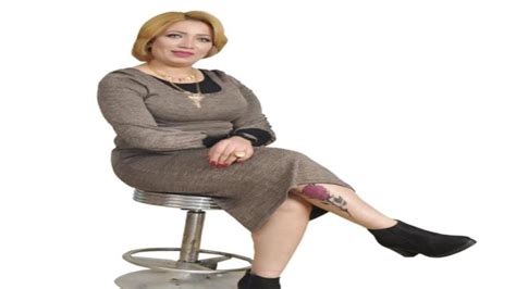 بعد أنباء الخطوبة غدير أبو خزيم تكشف حقيقة صورتها مع عامل النظافة