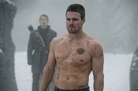 Stephen Amell Workout Routine For Arrow 2022 How To Gain Superhero Muscle Fitmole