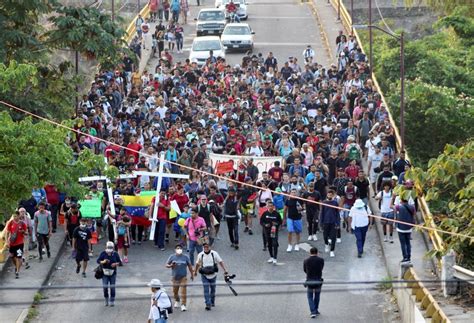 Así se organizan las caravanas de migrantes para enfrentar robos