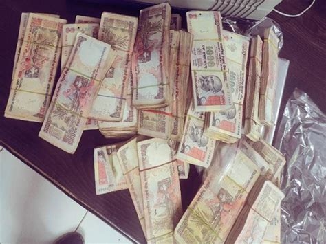 Mp Gwalior Police Catch Man With Rs 47 Lakh Banned Currency Notes Of