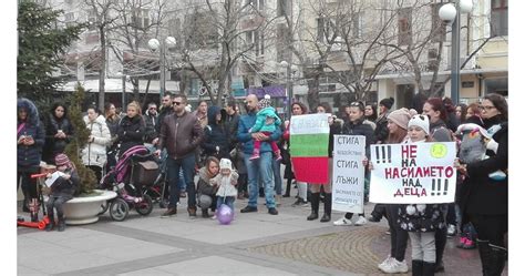 Родители искат камери в детските градини по малки групи и психотест за